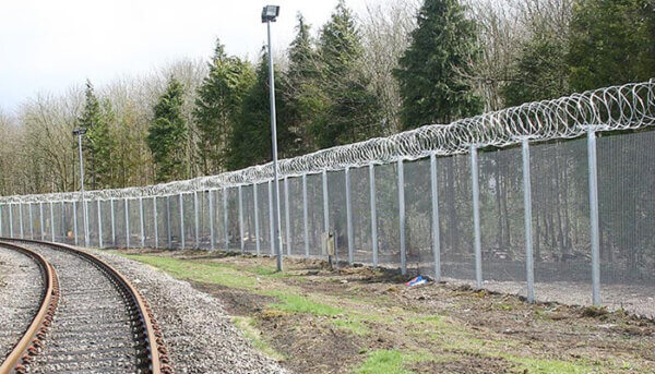 What Is Razor Wire? A Complete Guide To High-Security Perimeter Fencing ...