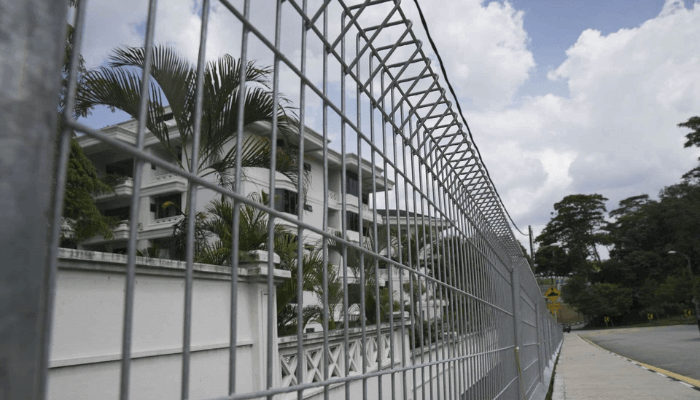 BRC Fence | Roll Top Fence Factory Solution
